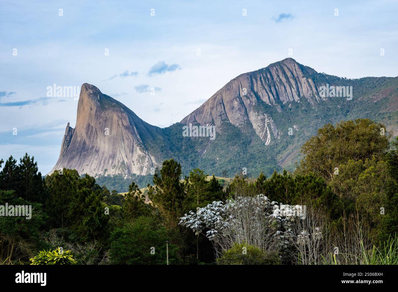 Pedra Azul (the Blue Stone), with Lizard Rock on the left side ...