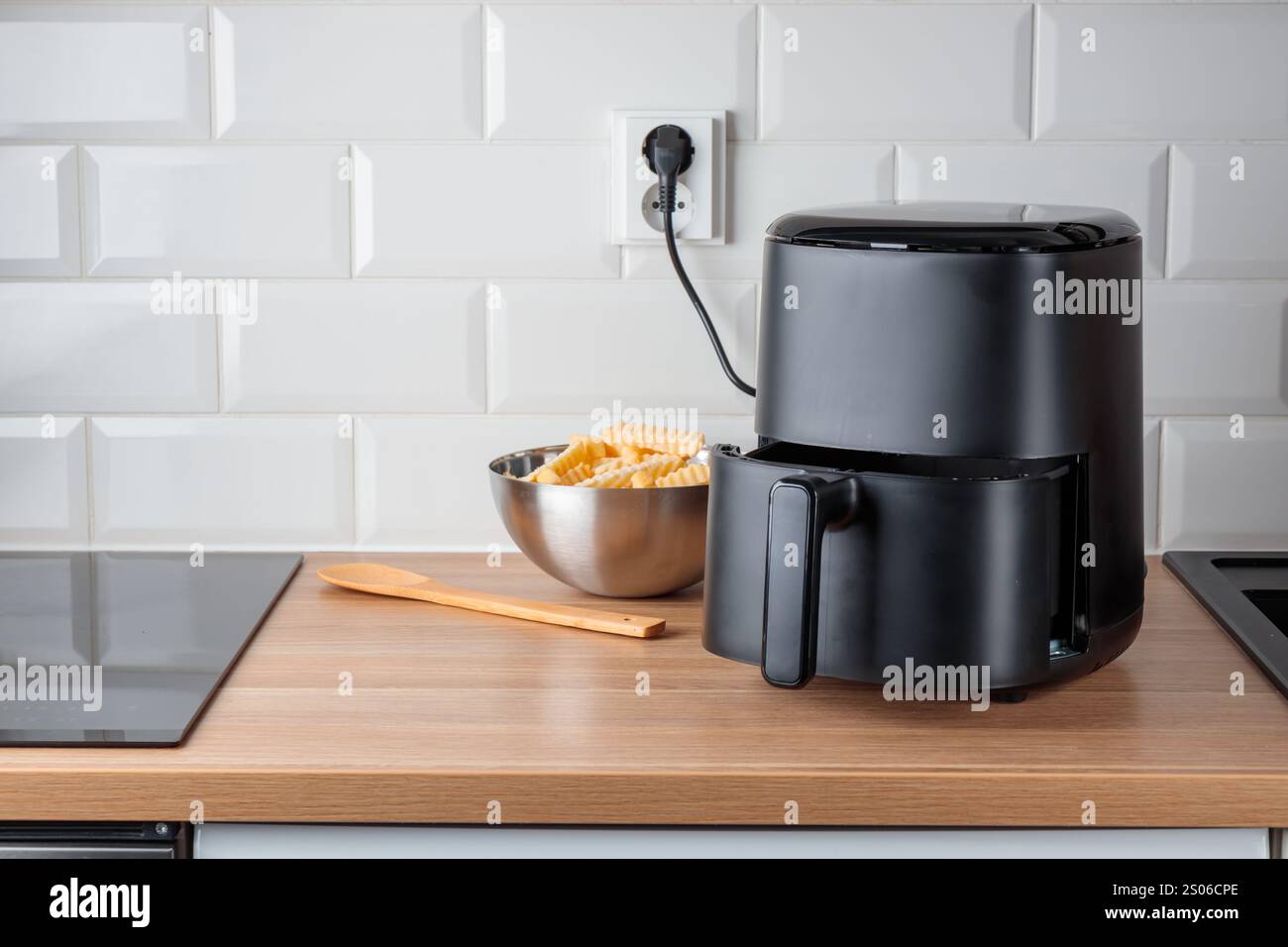 Trendy kitchen gadget air fryer machine cooking deep-fried potato ...