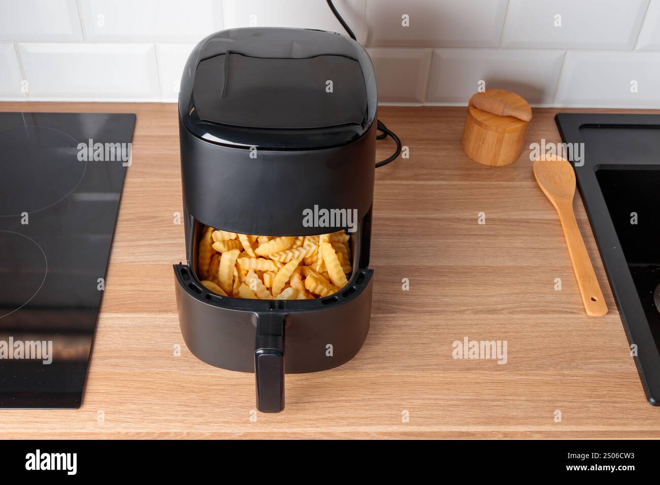 Trendy kitchen gadget air fryer machine cooking deep-fried potato ...