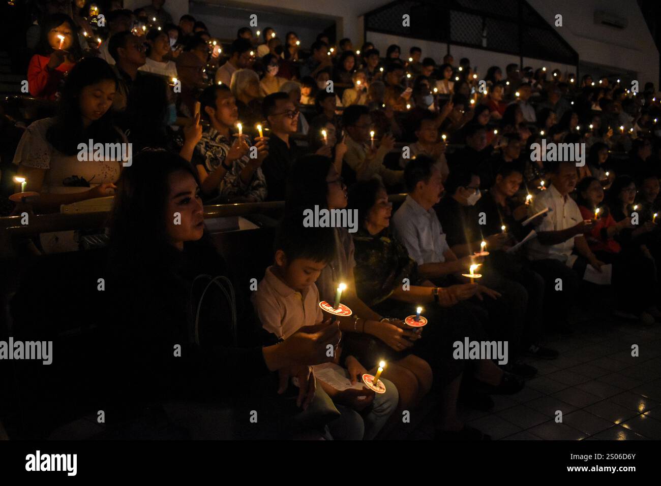 Bandung, Indonesia. 24th Dec, 2024. Indonesian Christians hold candles during a candlelight ...