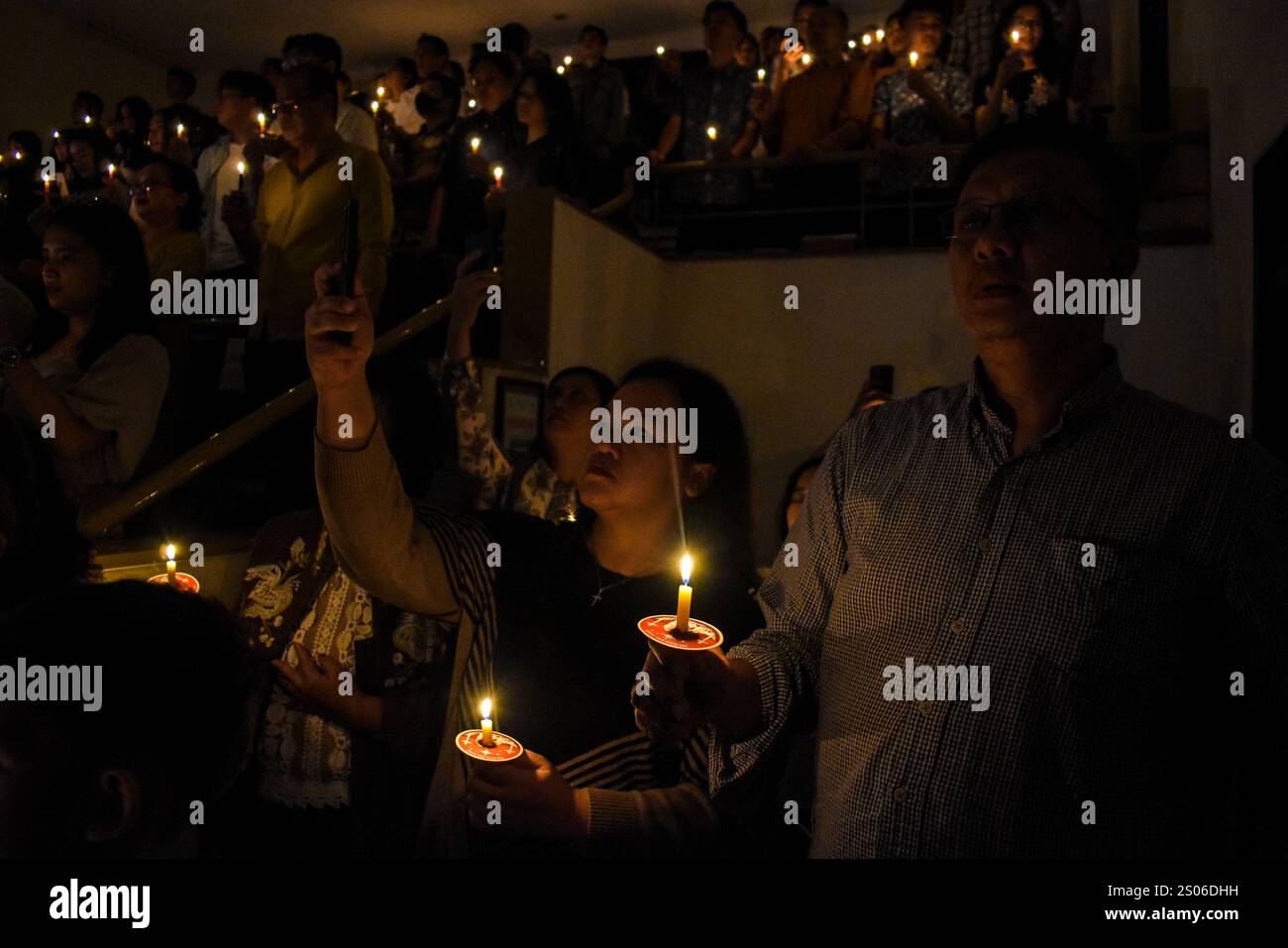 Bandung, West Java, Indonesia. 24th Dec, 2024. Indonesian Christians hold candles during a ...