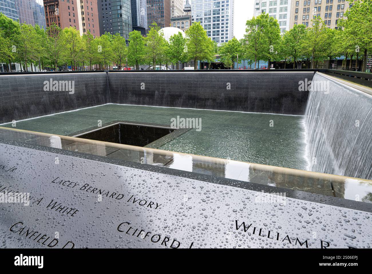 Reflecting pool 9 11 memorial hi-res stock photography and images - Alamy
