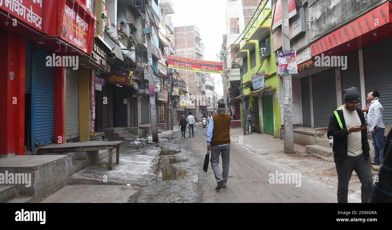 Patna, India. 24th Dec, 2024. PATNA, INDIA - DECEMBER 24: All shops ...
