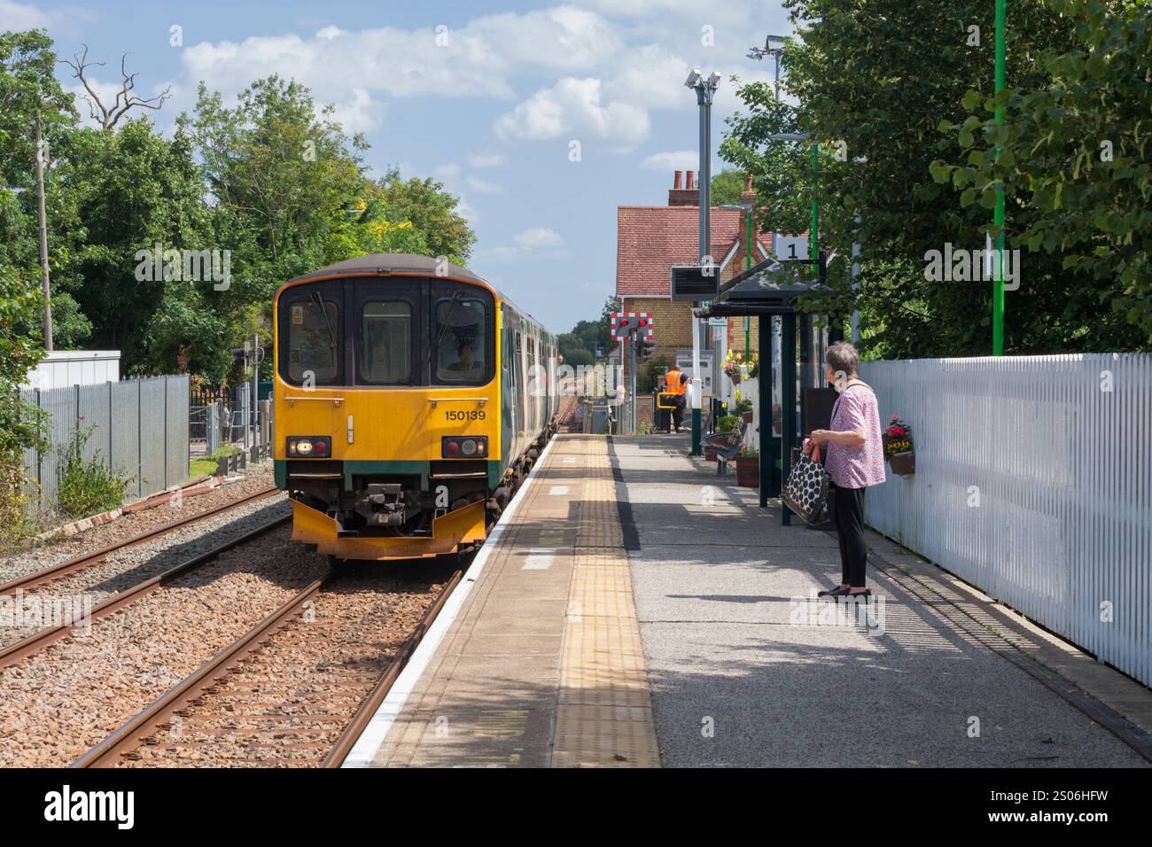 West Midlands Railway class 150 train 150139 arriving at Lidlington ...