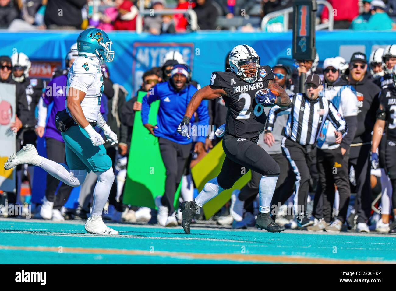 Conway, South Carolina, USA. 23rd Dec, 2024. UTSA Roadrunners running ...