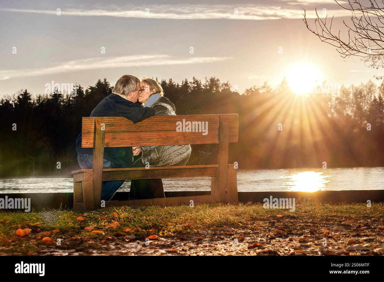 Alte menschen verliebt hi-res stock photography and images - Alamy