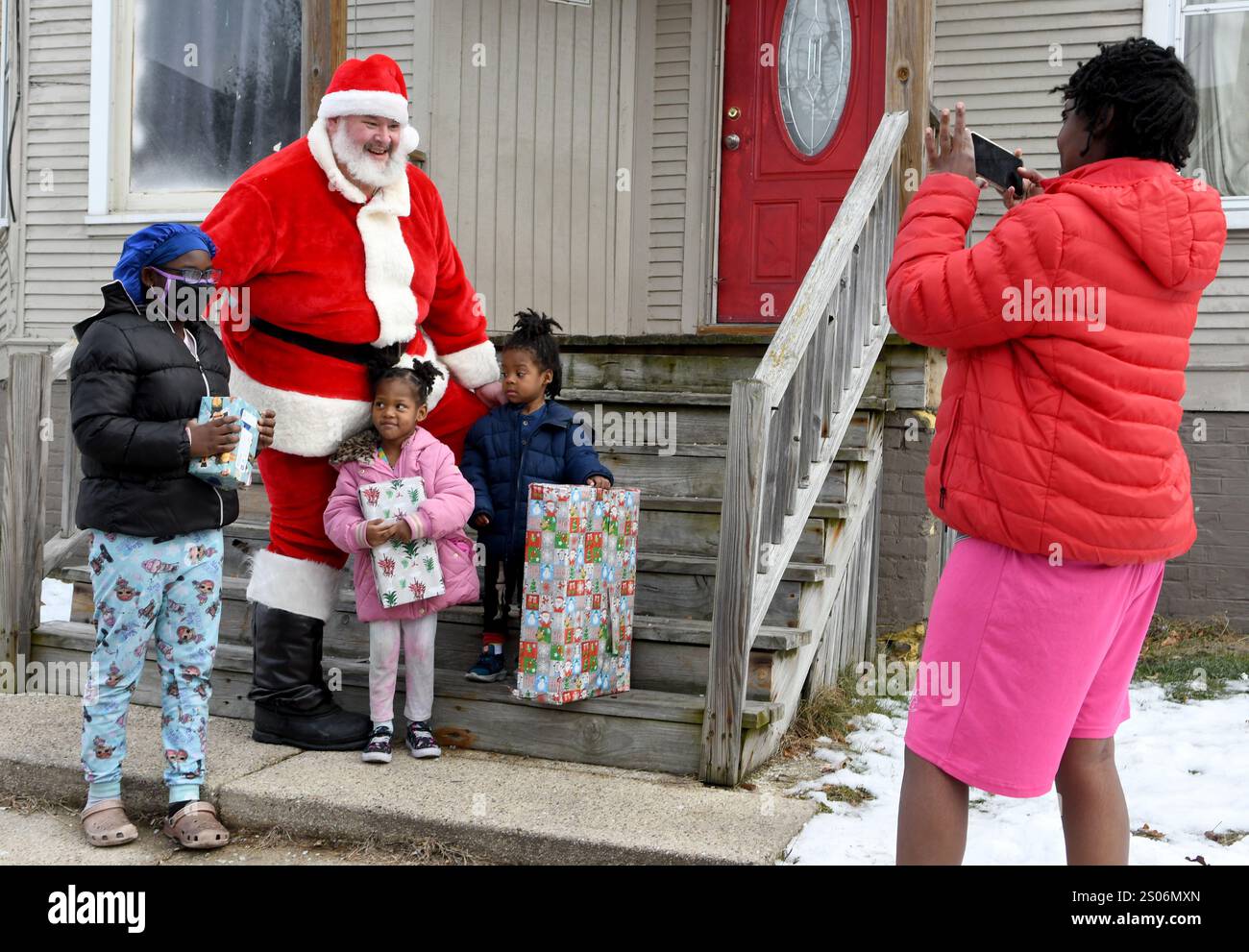 Racine, Wisconsin, USA. 25th Dec, 2024. SantaÃ s sleigh was a school ...