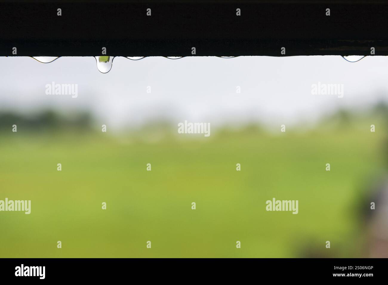 Raindrops hanging on the window frame, view outside, symbol photo ...