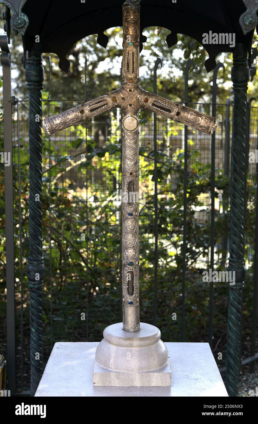 Grapevine Cross, also known as the St Nino Cross or Georgian Cross ...