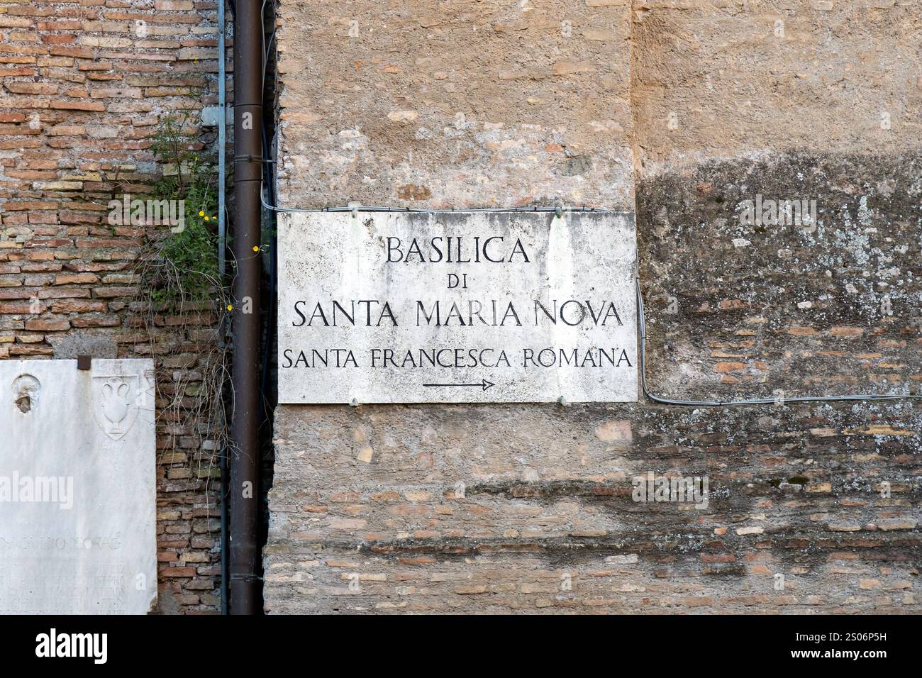Directional sign to the Basilica di Santa Francesca Romana (Santa Maria ...
