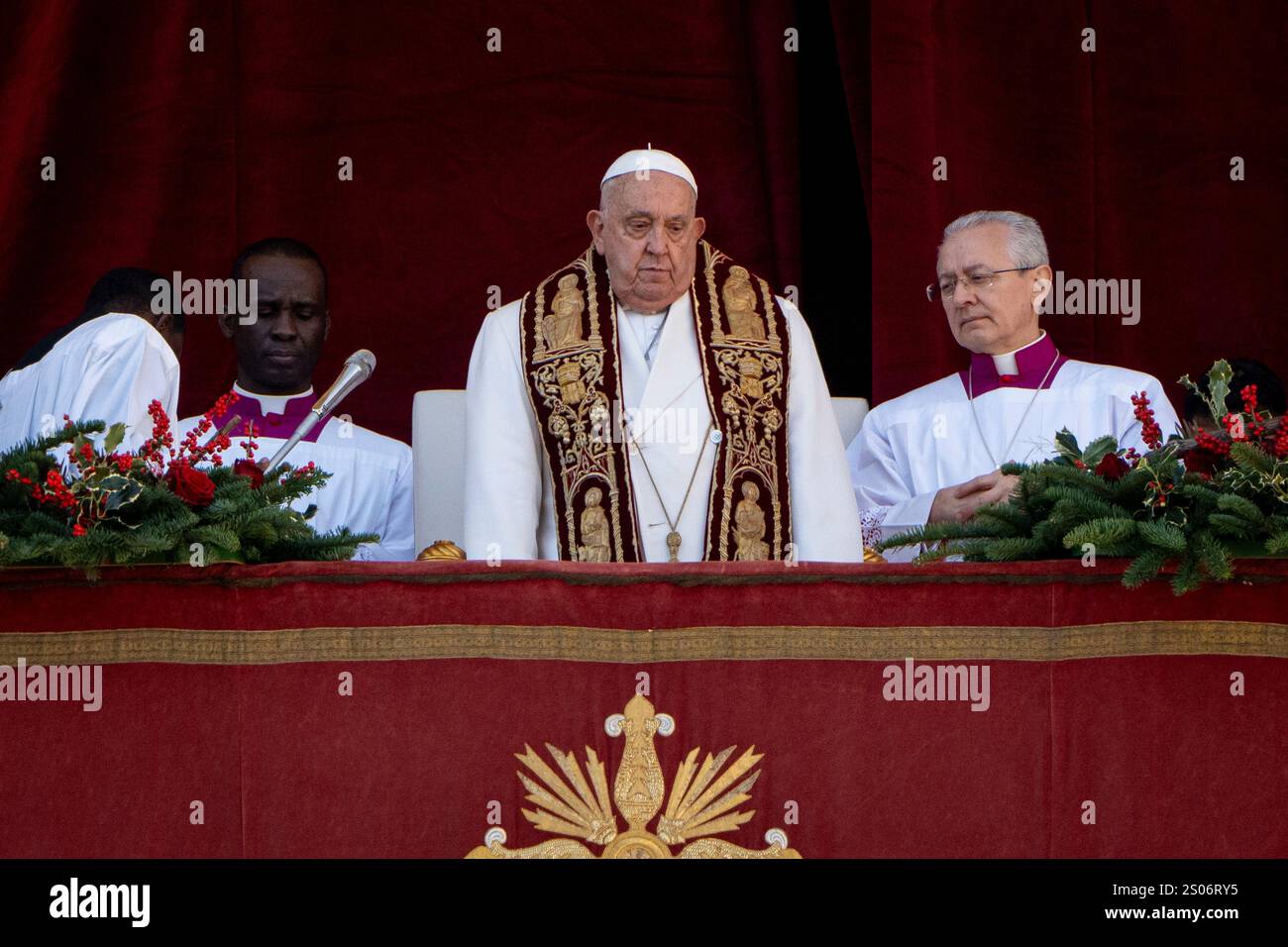 Vatican, Vatican. 25th Dec, 2024. Pope Francis delivers his traditional ...