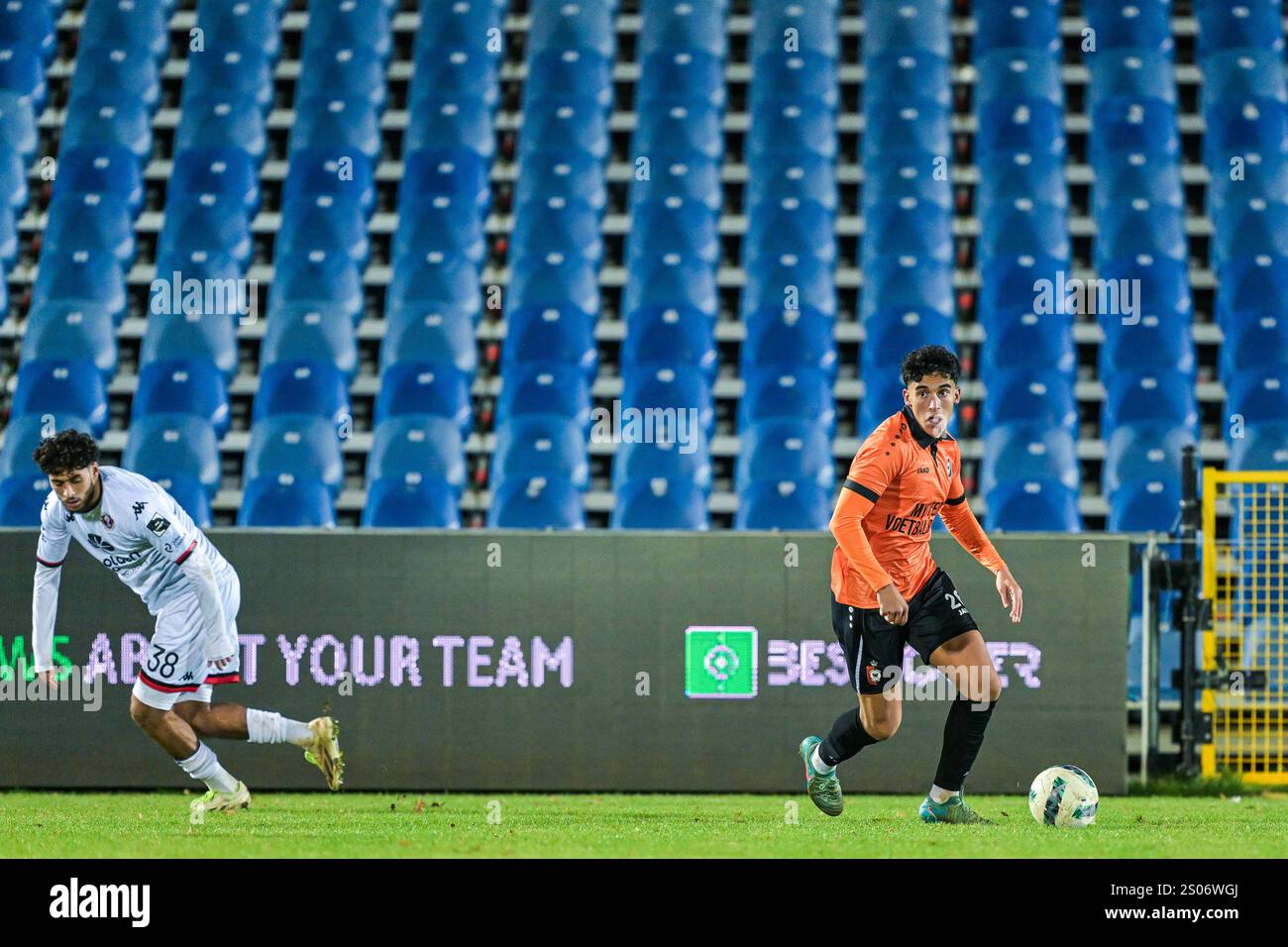Deinze, Belgium. 06th Dec, 2024. Ilian Mhand (26) of KMSK Deinze ...
