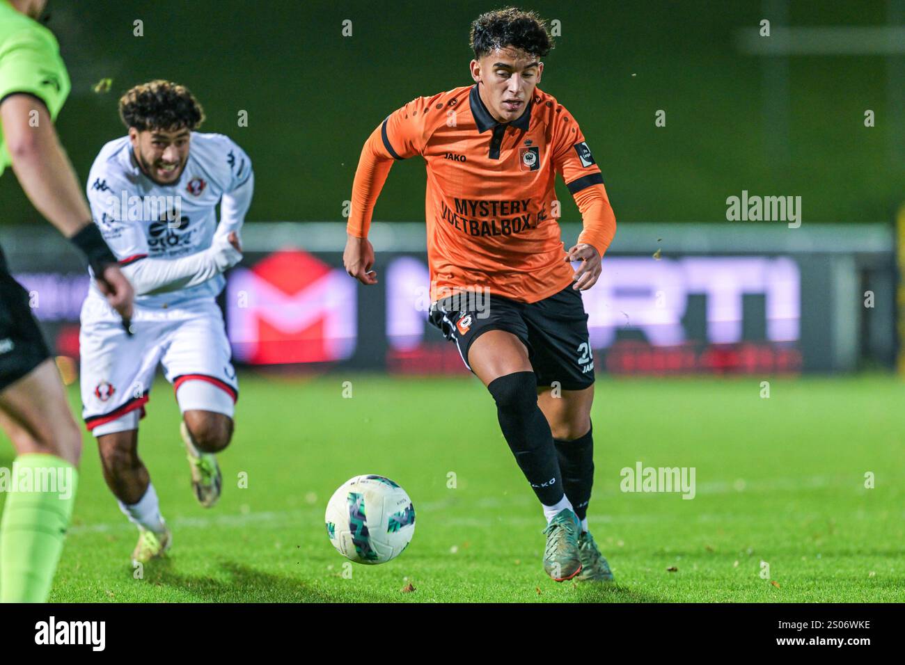 Ilian Mhand (26) of KMSK Deinze pictured during a soccer game between ...