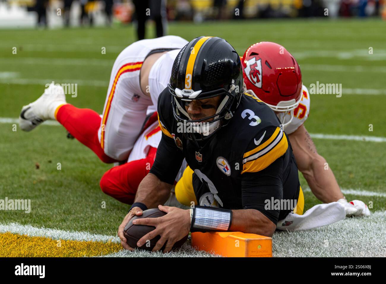 Pittsburgh Steelers quarterback Russell Wilson (3) dives for a ...