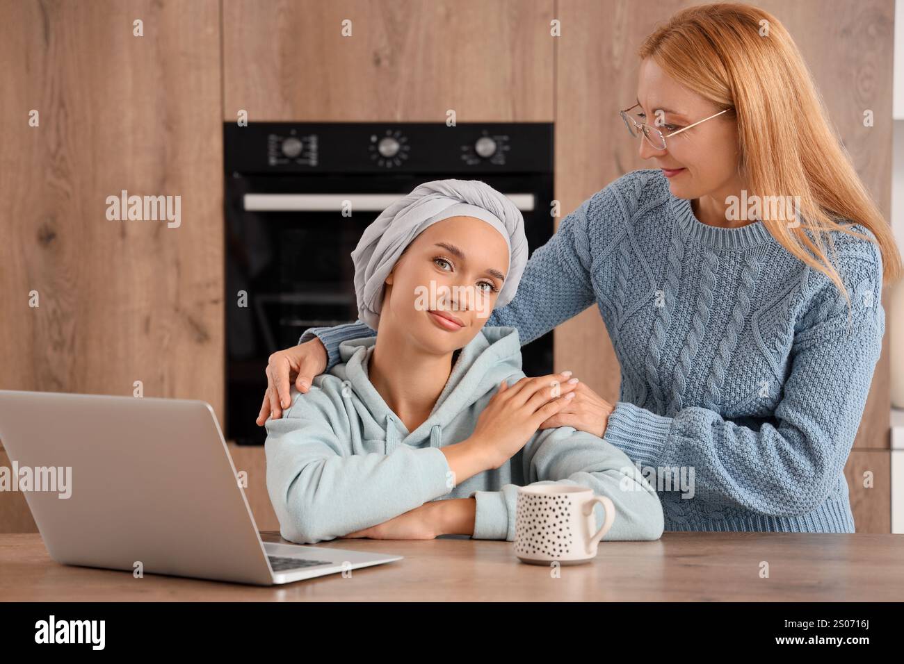Young woman after chemotherapy with her mother hugging in kitchen Stock Photo - Alamy