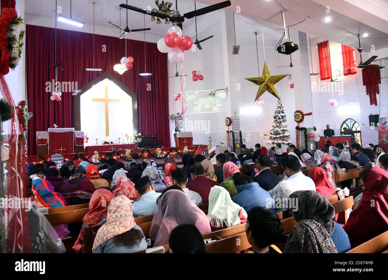 GHAZIABAD, INDIA - DECEMBER 25: Christian devotees offer prayers at ...