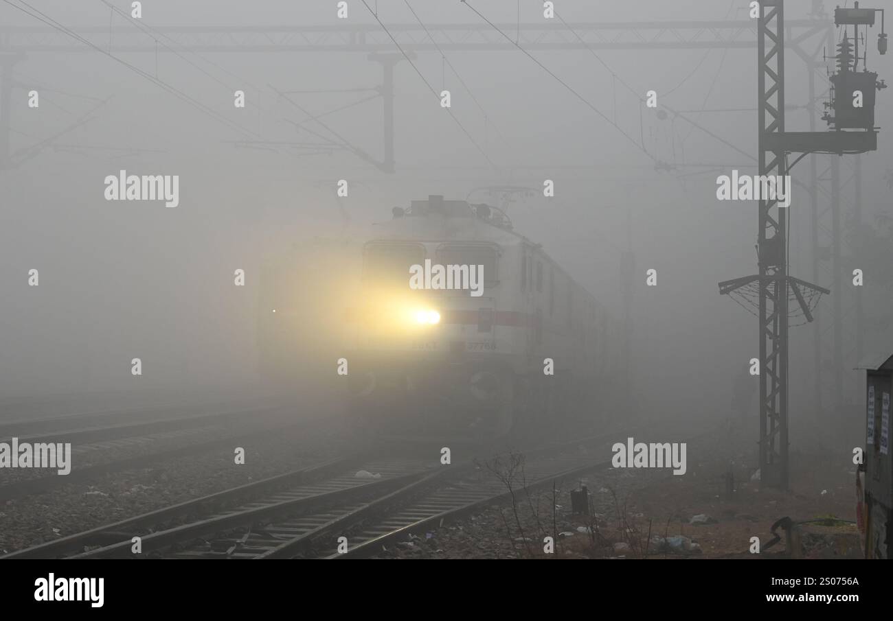New Delhi, India. 25th Dec, 2024. GURUGRAM, INDIA - DECEMBER 25: A passenger train moving from ...