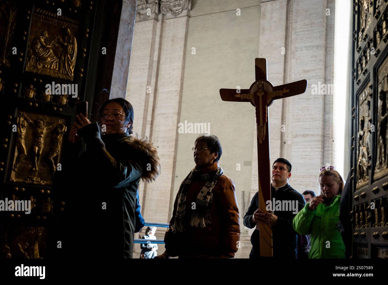 Vatican, Vatican. 25th Dec, 2024. Faithful walk through the Holy Door ...
