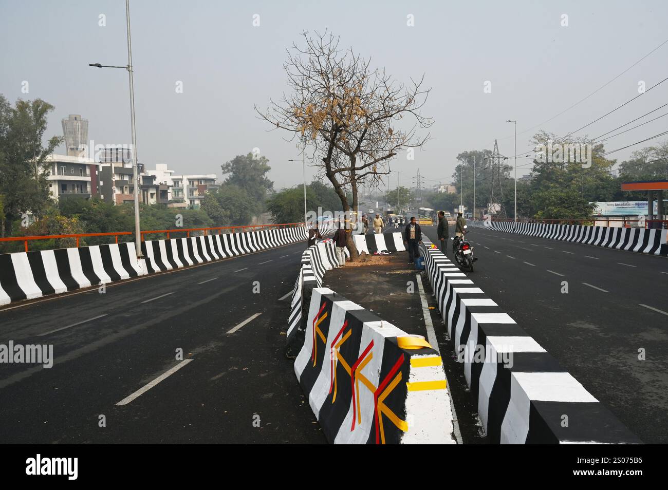 NEW DELHI, INDIA - DECEMBER 25: Anand Vihar Apsara Road Flyover ...