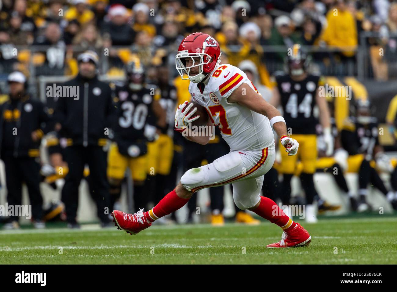 Kansas City Chiefs tight end Travis Kelce (87) runs after a catch ...