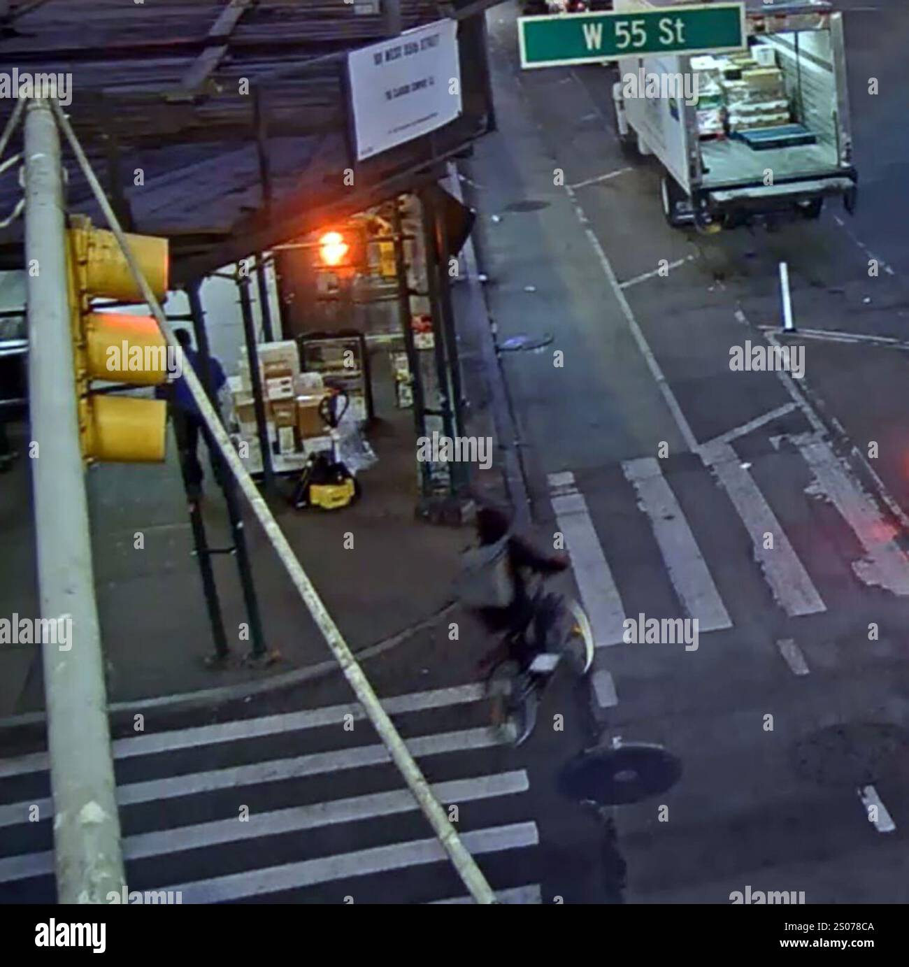 Brian Thompson's shooter suspect in street CCTV - 18 December 2024, US ...