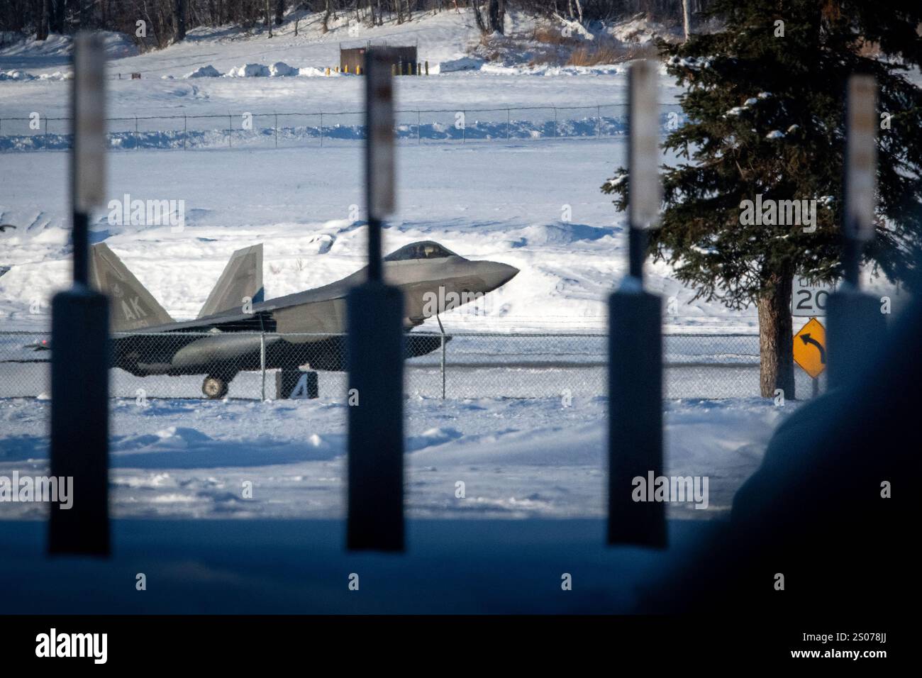A F-22 Raptor fifth-generation fighter assigned to the 90th Fighter ...