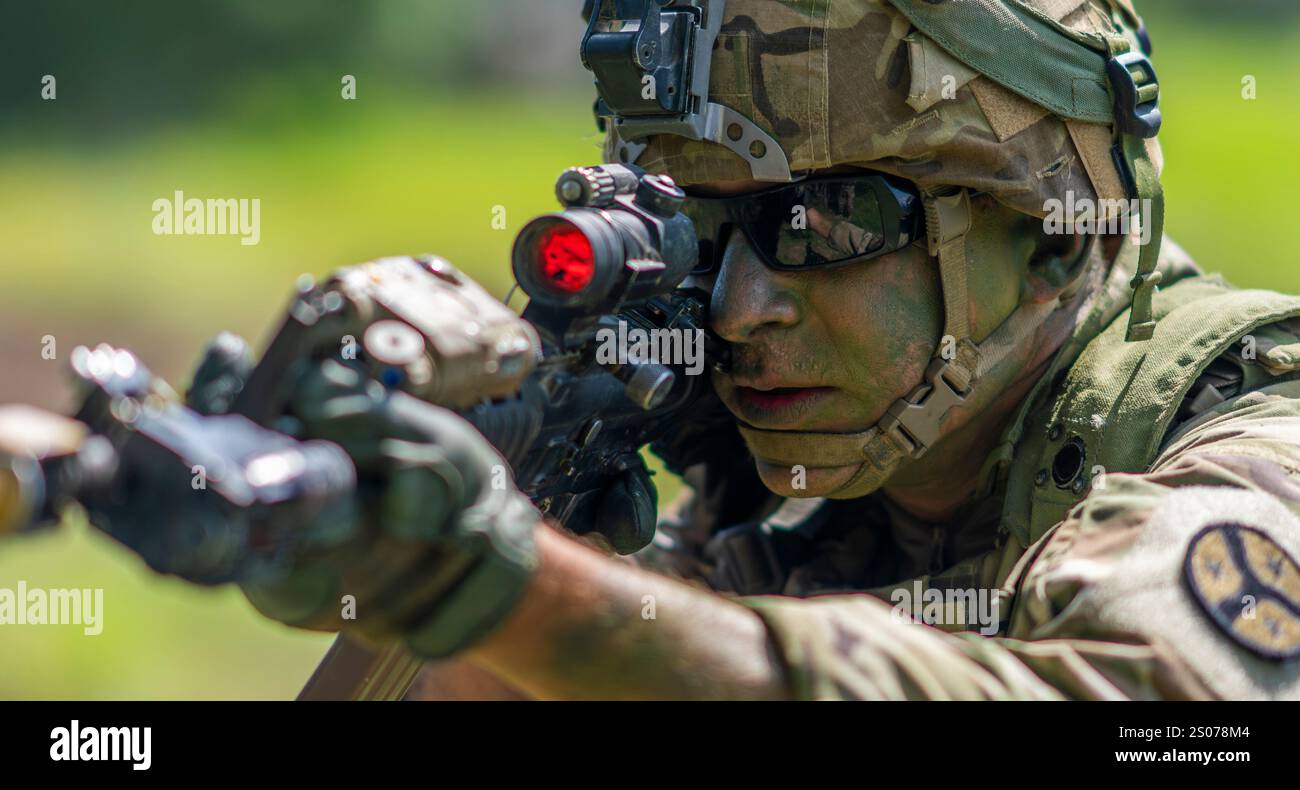 U.S. Army National Guard Soldiers from 2nd Squad, Fox Troop, 278th ...
