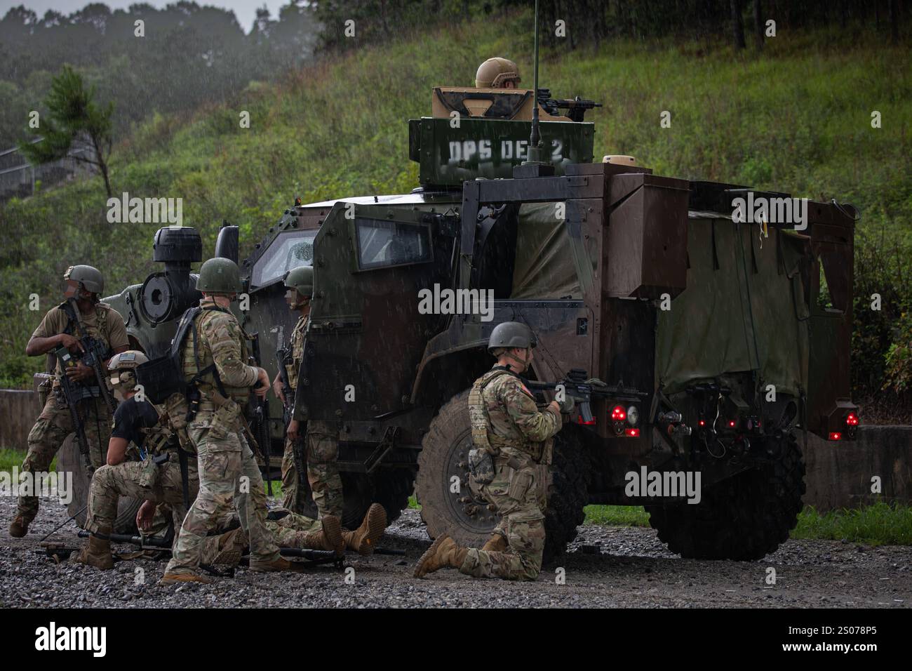 Soldiers from the 20th Specials Forces- Group Support Battalion conduct ...