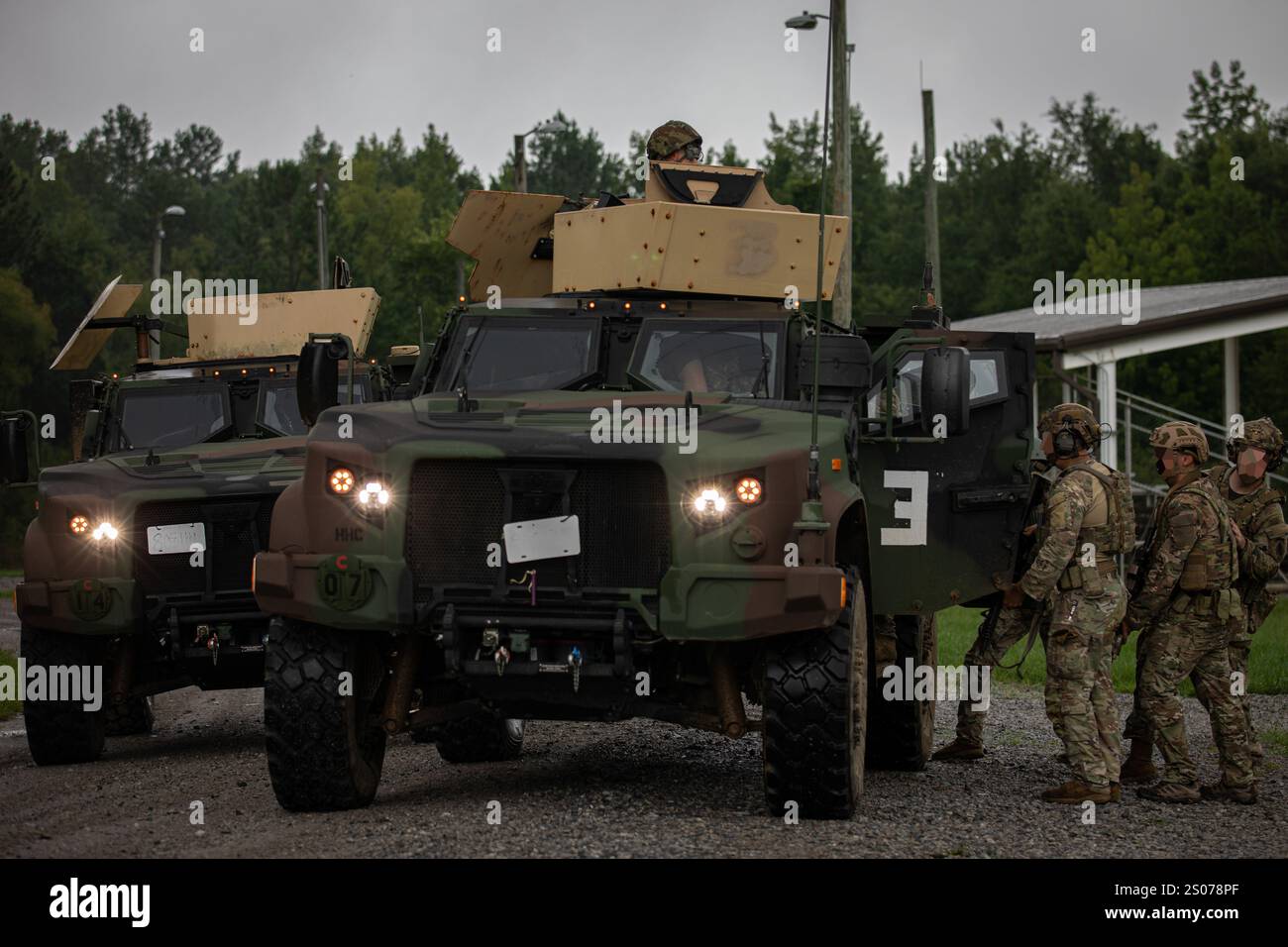Soldiers from the 20th Specials Forces- Group Support Battalion conduct ...