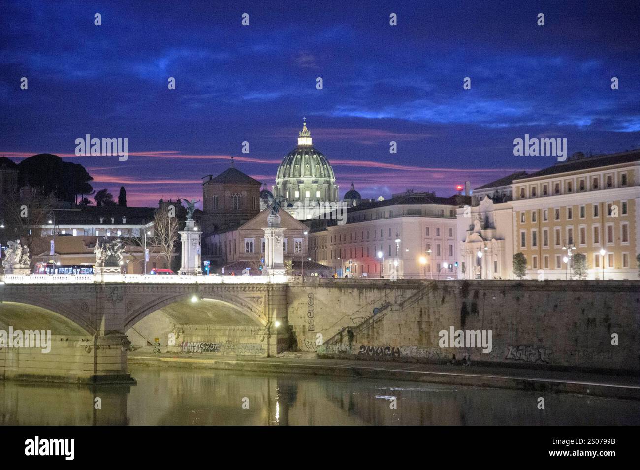Rome, Italy. 24th Dec, 2024. St. Peter's Basilica seen from Ponte Sant ...