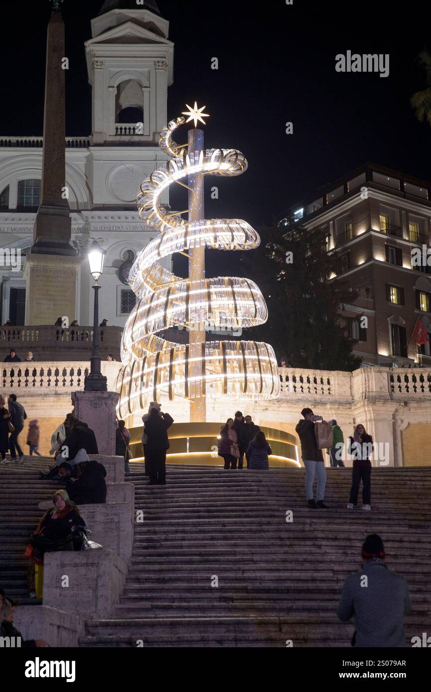 Rome, Italy. 24th Dec, 2024. The light shows of the Bulgari Christmas ...