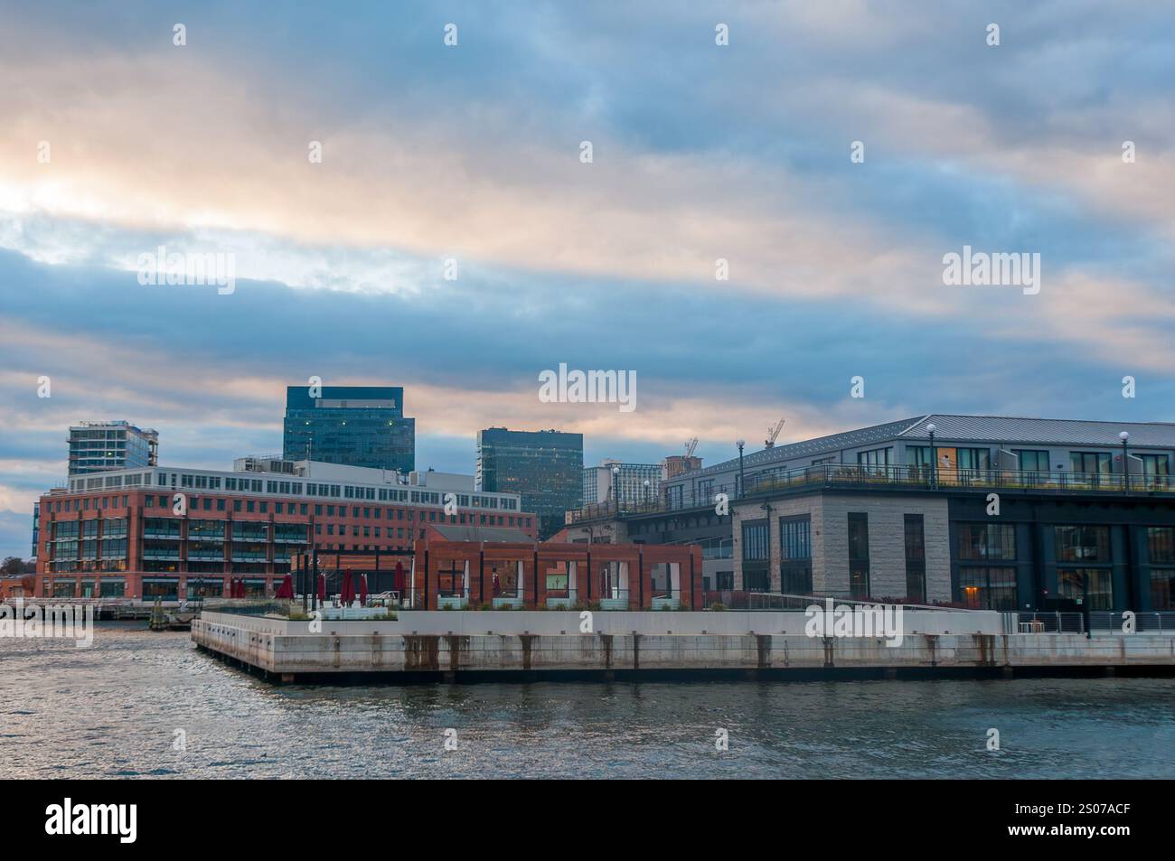 Buildingsdeck hi-res stock photography and images - Alamy