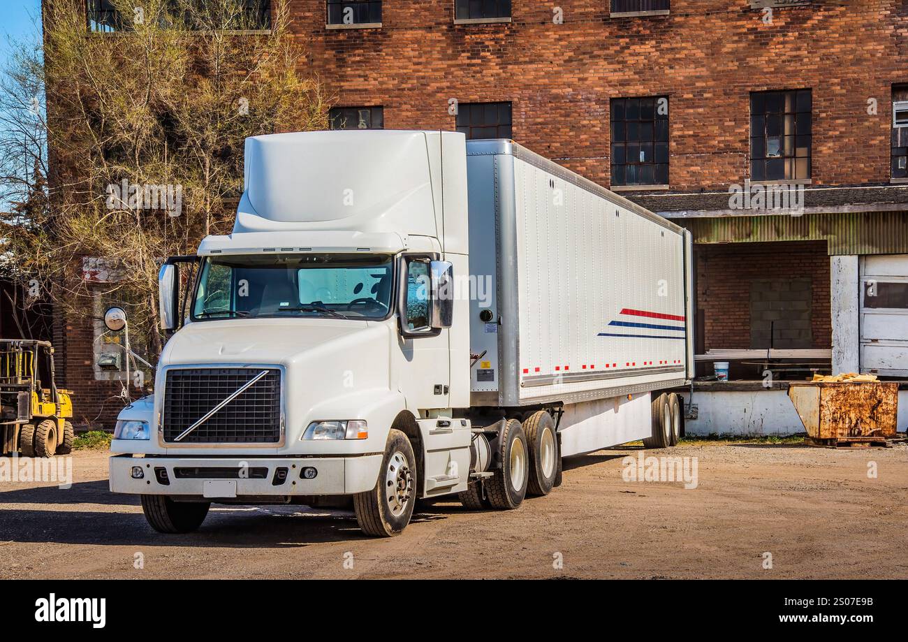 Long haul truck at loading dock for pick-up or delivery Stock Photo - Alamy