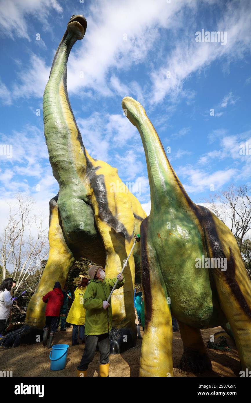 Dinosaur skeletons specimens are cleaned as end-of-year general ...