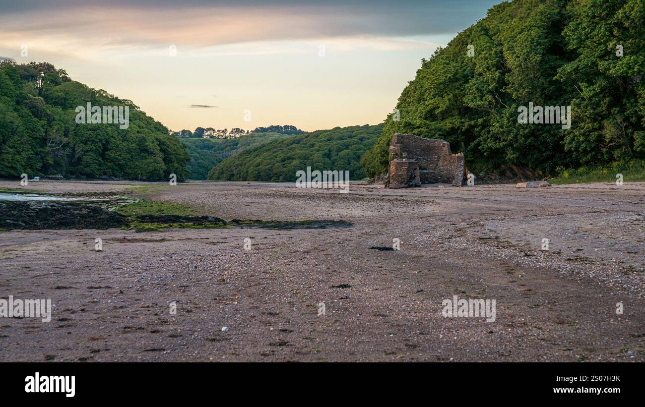 Lime kiln on Wonwell Beach and low tide on the River Erme near ...