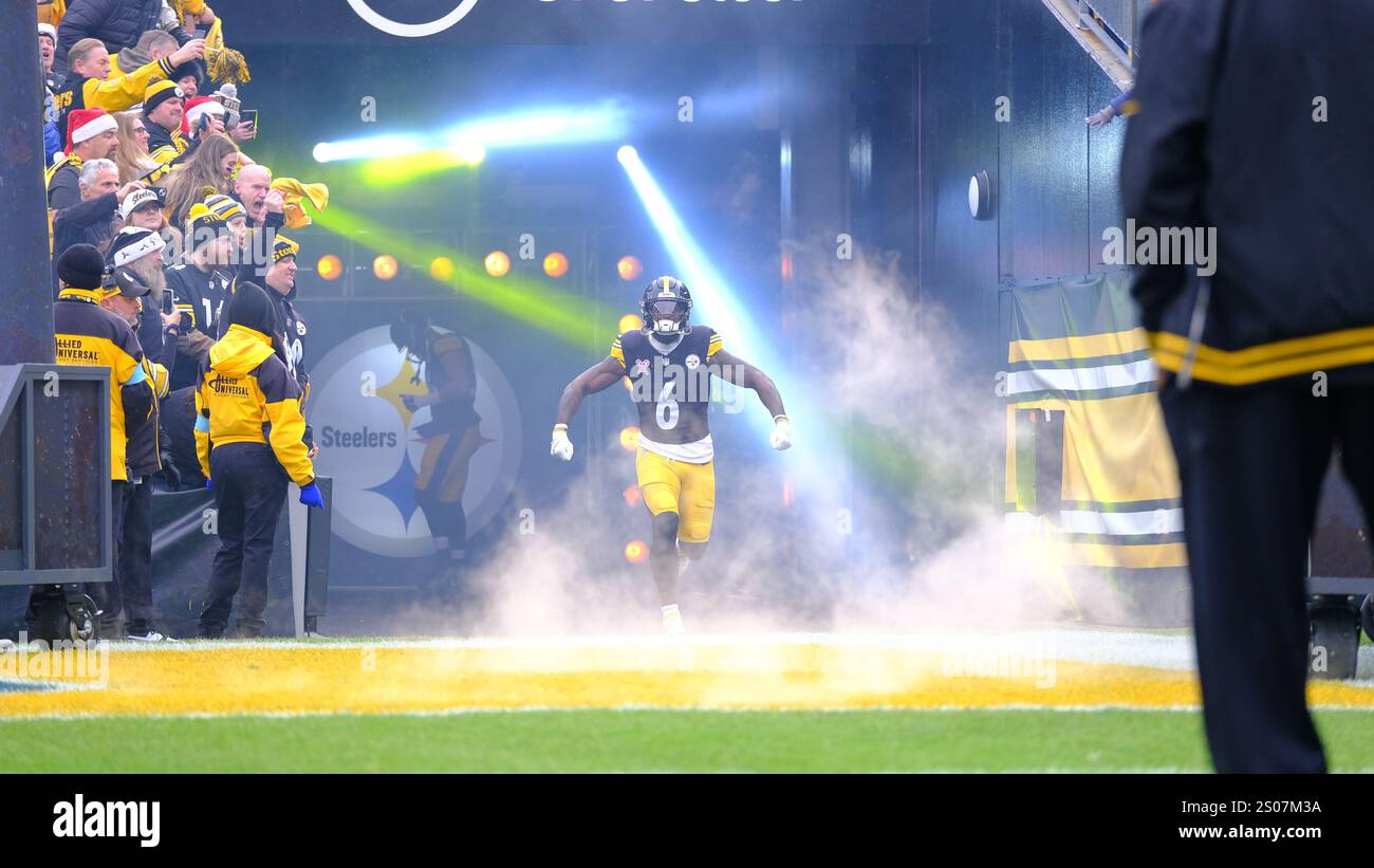 December 25, 2024: Patrick Queen #6 during the Steelers vs Chiefs in ...