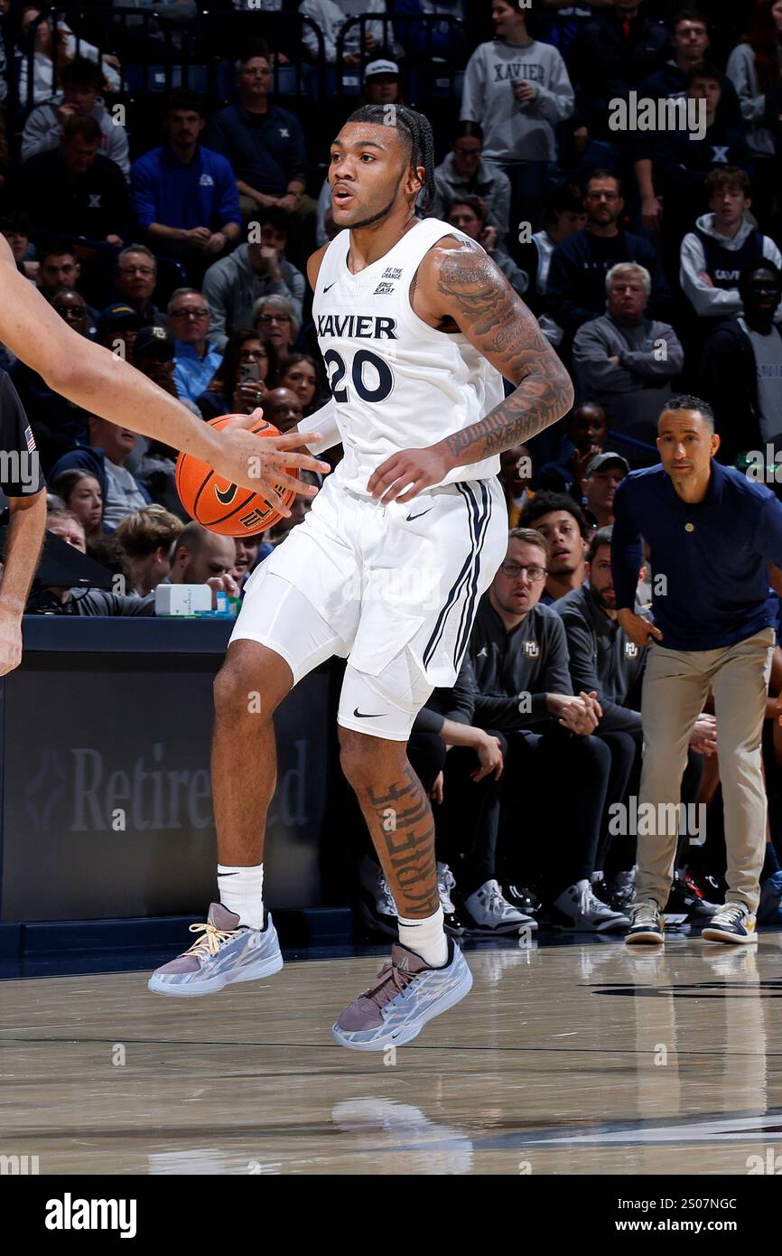 CINCINNATI, OH - DECEMBER 21: Xavier Musketeers guard Dayvion McKnight ...