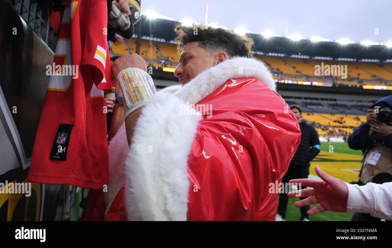 Pittsburgh, PA, USA. 25th Dec, 2024. Patrick Mahomes #15 during the ...