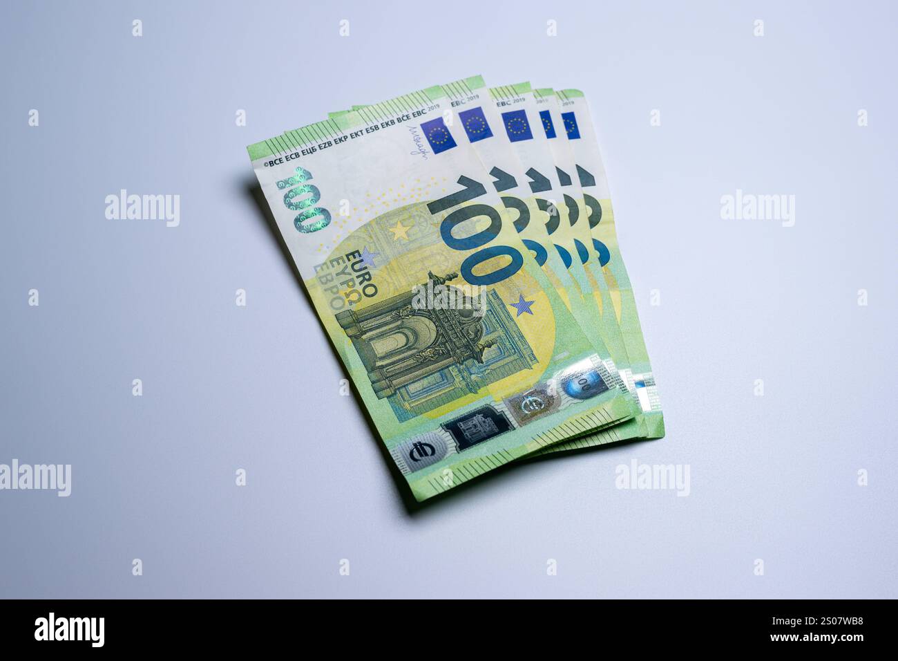 Fächer aus 100-Euro-Scheinen , Deutschland, 26.12.2024, Ein Fächer aus ...