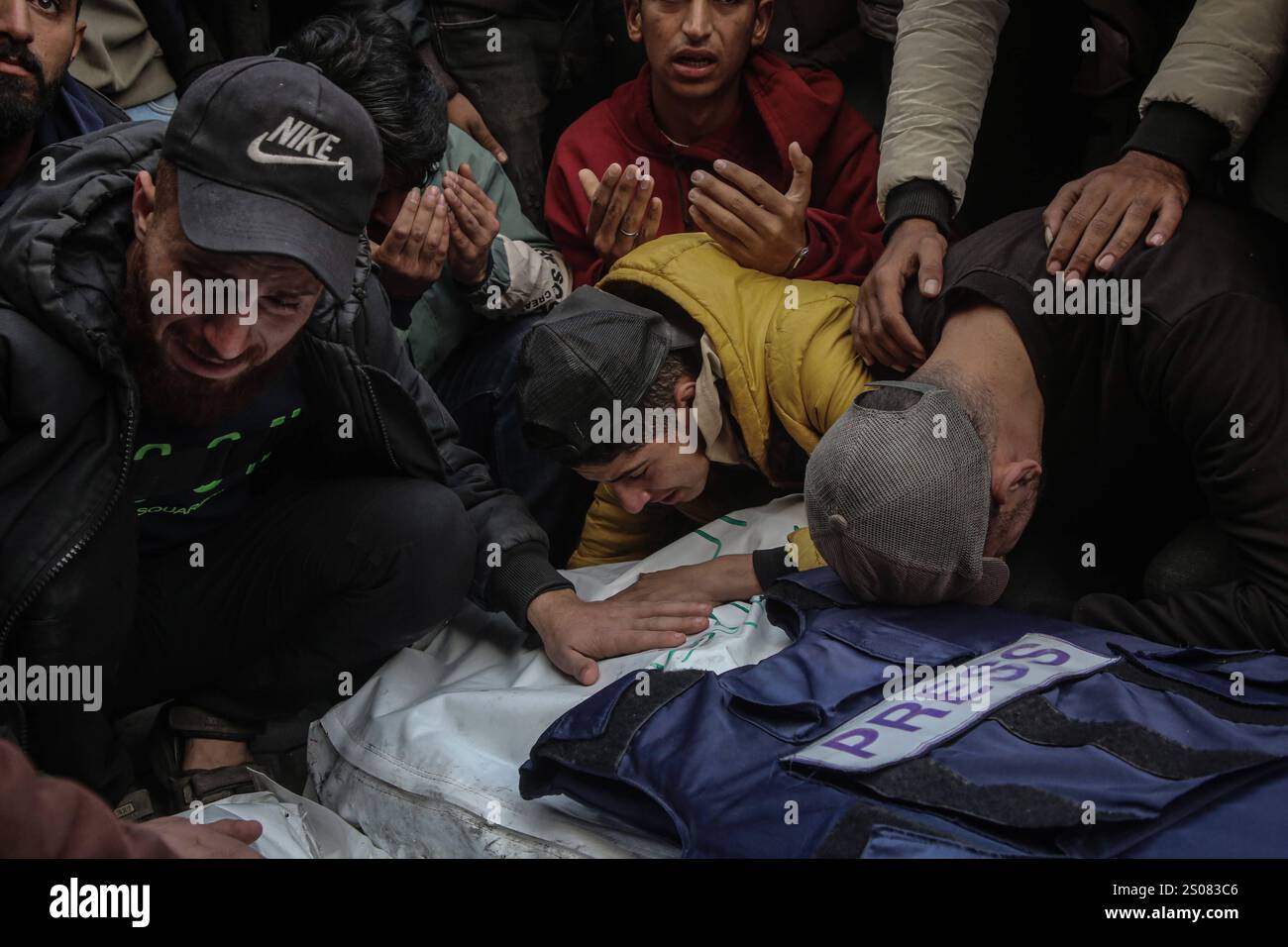 Relatives of 5 photojournalists Ayman al-Jedy and journalists Faisal ...