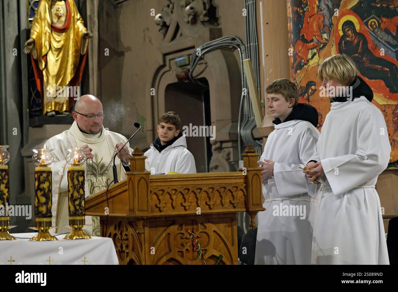 Non Exclusive: KYIV, UKRAINE - DECEMBER 25, 2024 - Parish rector David ...