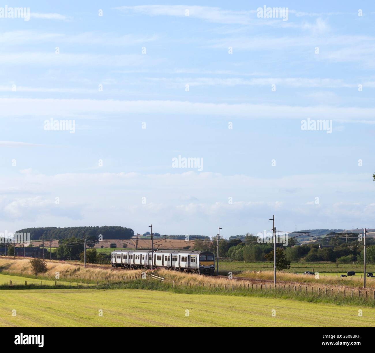 Varamis Rail express parcels train 321429 on the west coast mainline in ...
