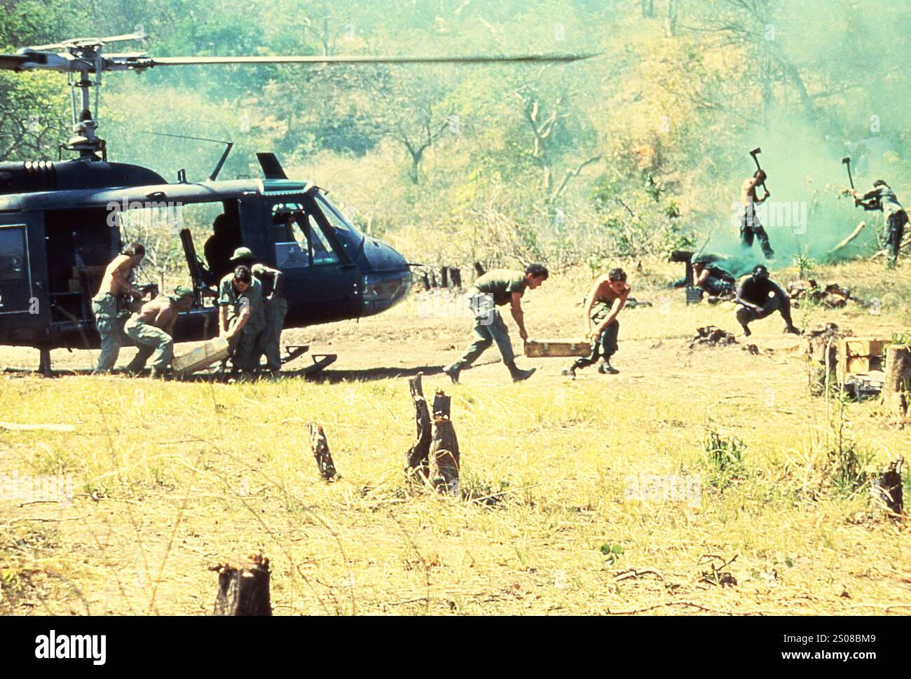 Helicopter and US Soldiers in PLATOON 1996 director / writer OLIVER ...