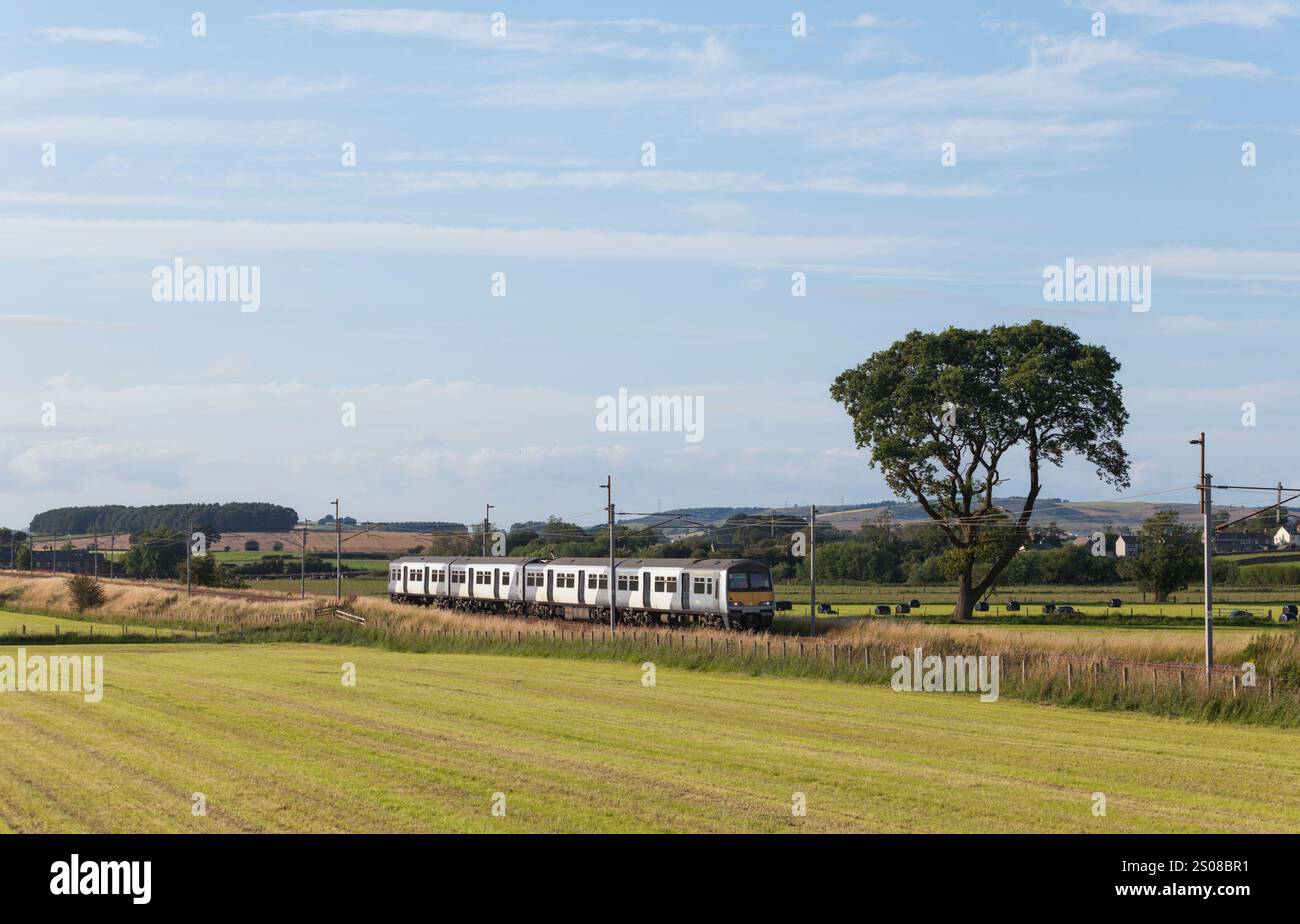 Varamis Rail express parcels train 321429 on the west coast mainline in ...