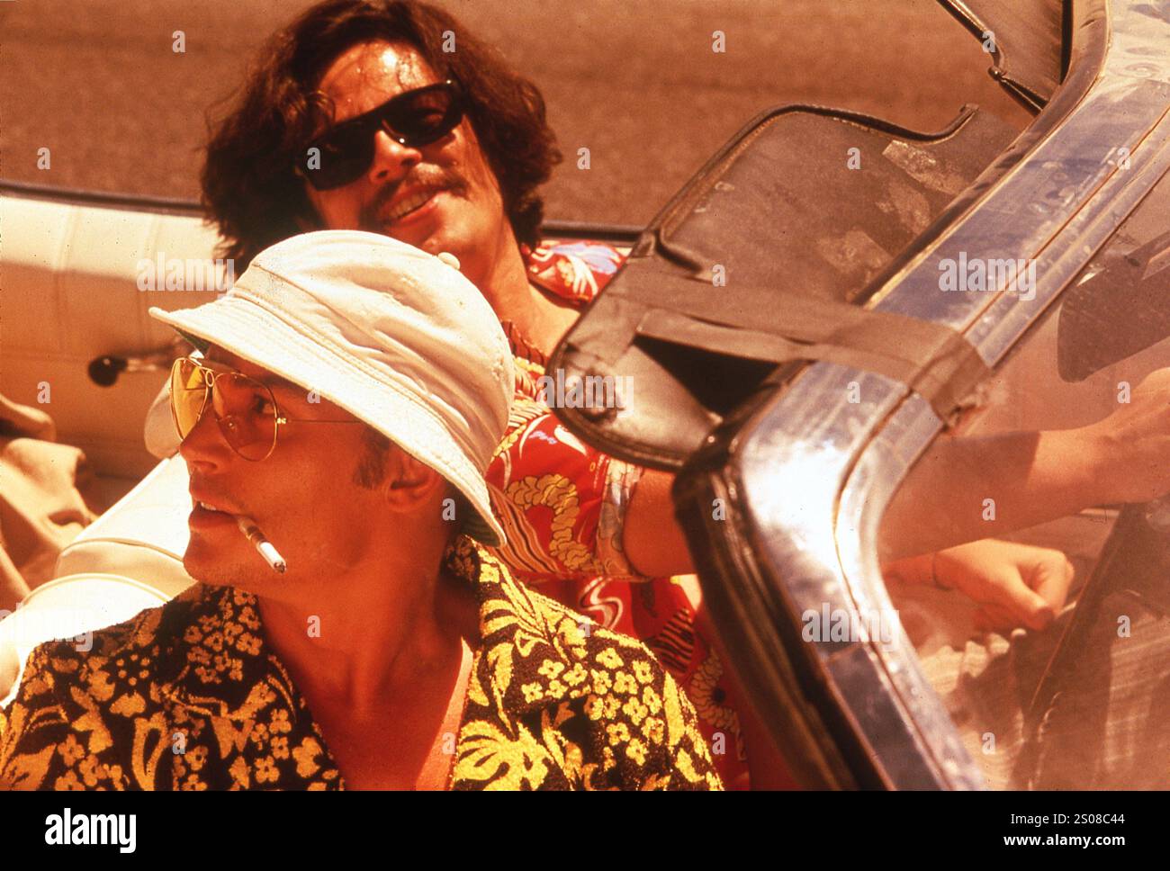 JOHNNY DEPP and BENICIO DEL TORO in FEAR AND LOATHING IN LAS VEGAS 1998 ...