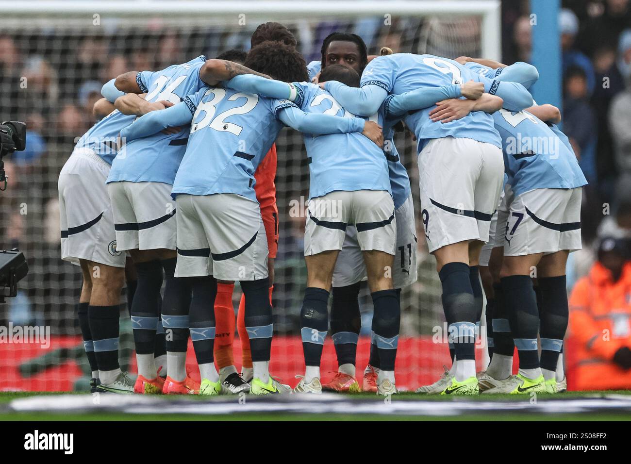 Manchester City group huddle during the Premier League match Manchester ...