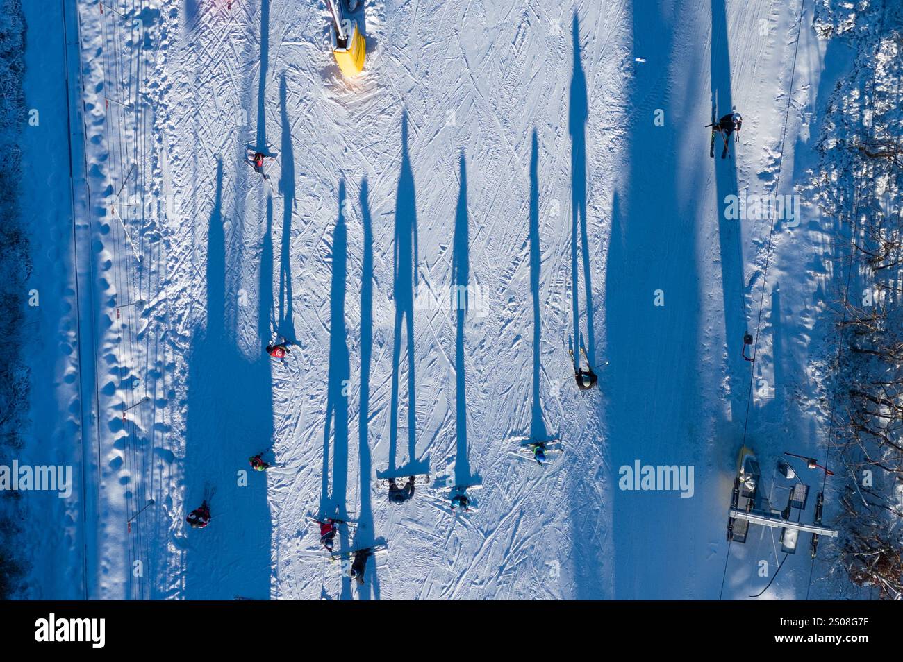 26 December 2024, Saxony, Altenberg: Winter sports enthusiasts skiing ...