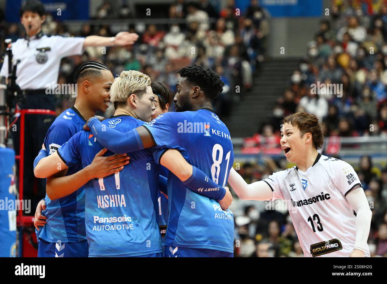 Osaka, Japan. Credit: MATSUO. 22nd Dec, 2024. Osaka Bluteon team group ...