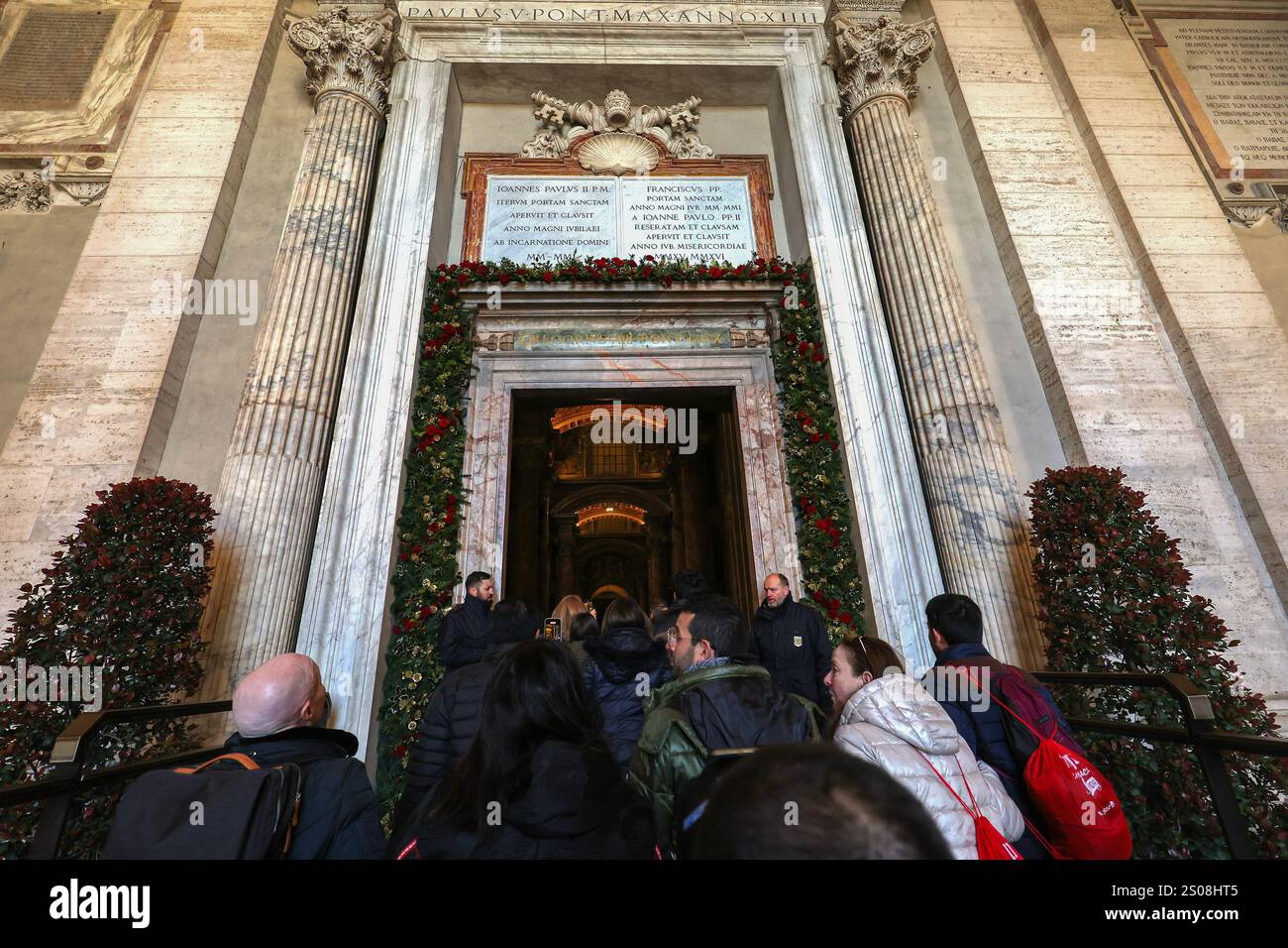 Rome, Italy. 25th Dec, 2024. Pilgrims from all over the world perform ...