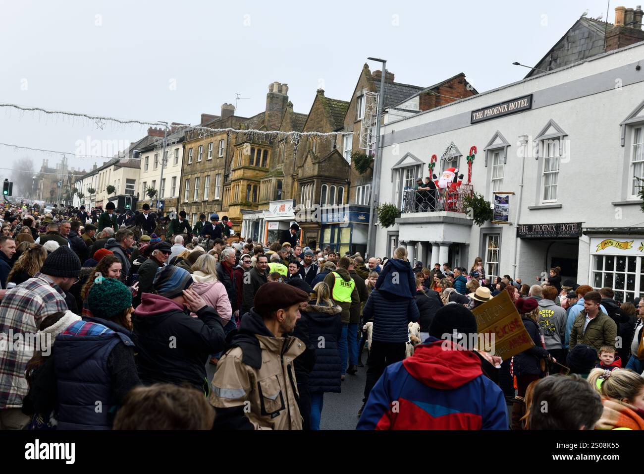 Chard, Somerset, UK. 26th Dec, 2024.Boxing Day Hunt meeting at Chard ...